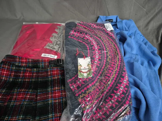Lot 2720: APPROXIMATELY 25 ASSORTED CLOTHING ITEMS IN VARIOUS SIZES ...