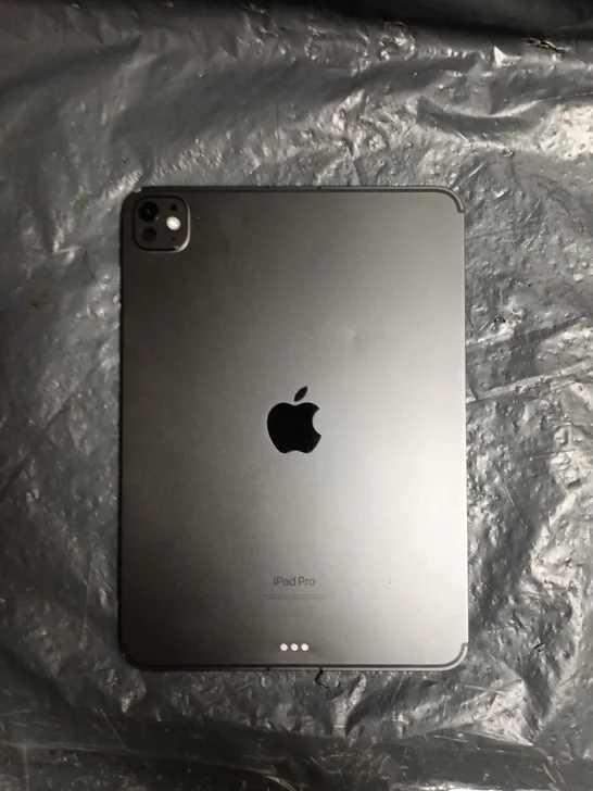 Lot 9039: APPLE IPAD PRO A2837 TABLET - 5523508 | Simon Charles Auctioneers