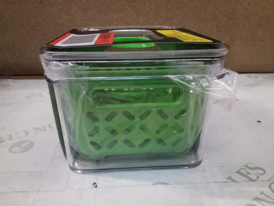 Lot 2608: MASTERCLASS FRESH KEEPER STACKING LIDDED FRIDGE STORAGE BOX ...