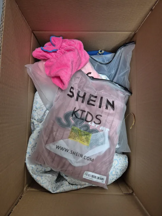 Lot 6178: MEDIUM BOX OF ASSORTED KIDS CLOTHING ITEMS IN VARIOUS COLORS ...