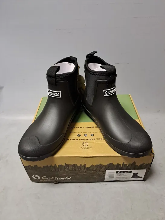 Lot 6217: BOXED PAIR OF COTSWOLD GROSVENOR WATERPROOF BOOTS IN BLACK ...