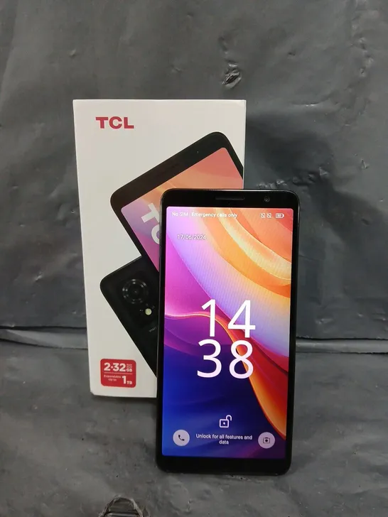 Lot 10039: TCL 501-32GB BLACK SMARTPHONE - 5092541 | Simon Charles ...