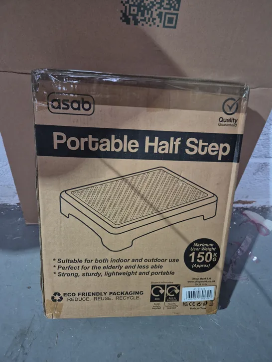 Lot 177: ASAB PORTABLE HALF STEP – INDOOR/OUTDOOR STEP STOOL (MAX 150KG ...