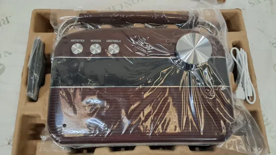 Lot 6: SAREGAMA CARAVAN PORTABLE MUSIC PLAYER - 5035601 | Simon Charles ...