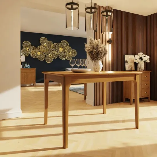 Lot 1111: BOXED ALYRIA SOLID OAK EXTENDING DINING TABLE BUTTERFLY LEAF ...