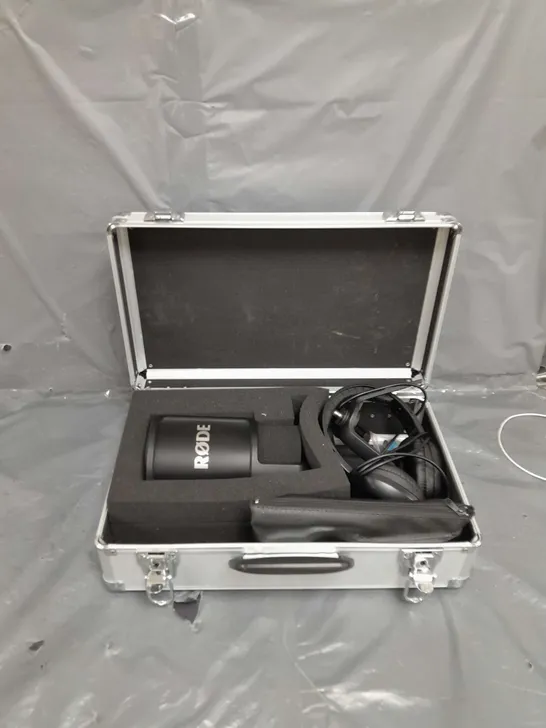 Lot 1563: RODE MICROPHONE AND BRIEF CASE - 4850364 | Simon Charles ...