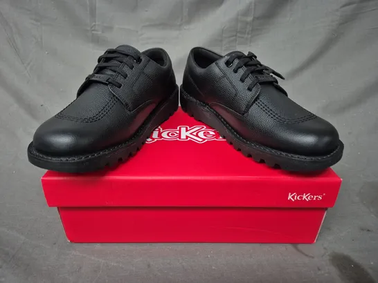 Lot 3340: BOXED PAIR OF KICKERS SHOES IN BLACK EU SIZE 41 - 4978028 ...