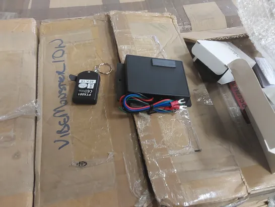 Lot 4524: PALLET CONTAINING ASSORTED ITEMS INCLUDING: DAMAGED CARYSIL ...