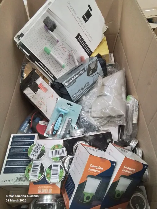 Lot 402: LARGE BOX CONTAINING VARIOUS MIXED HOUSEHOLD ITEMS TO INCLUDE ...