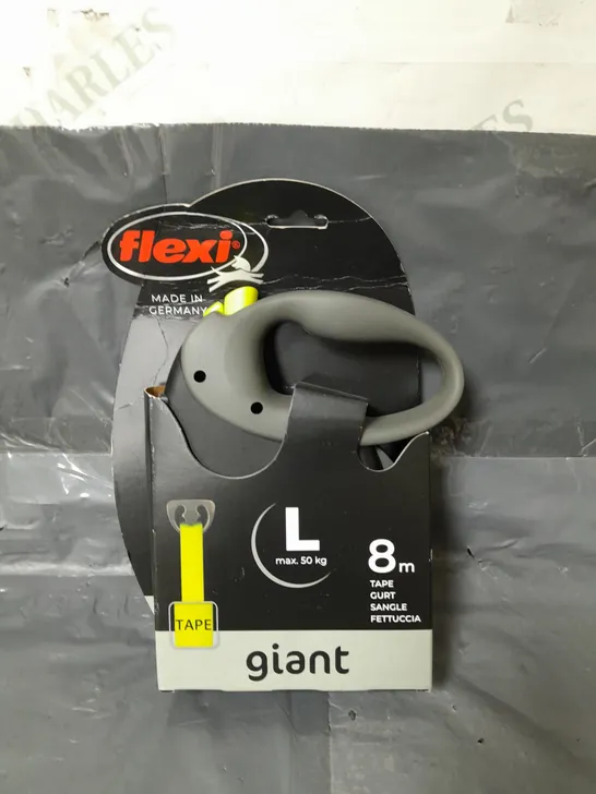 Lot 3559: FLEXI GIANT EXTENDABLE DOG LEAD TO 8M FOR LARGE DOGS UP TO ...