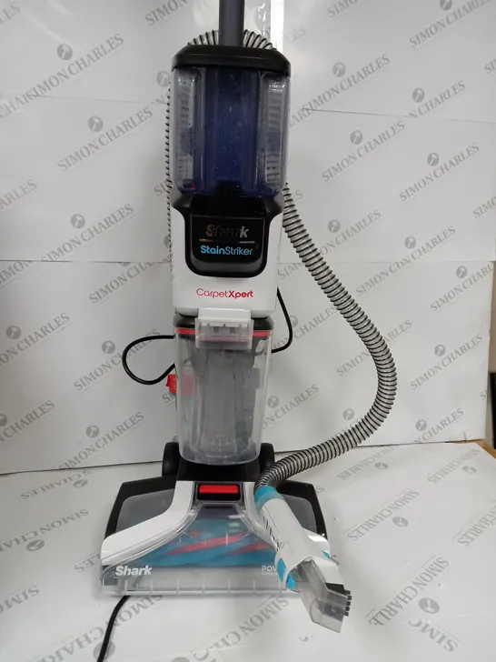 Lot 9428: BOXED SHARK CARPET XPERT DEEP CARPET CLEANER & BUILT IN STAIN ...