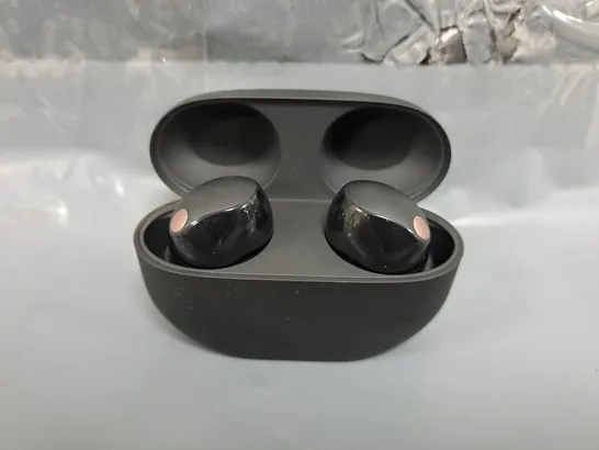 Lot 4436: SONY YY2963 EARBUDS IN BLACK - 5151033 | Simon Charles ...