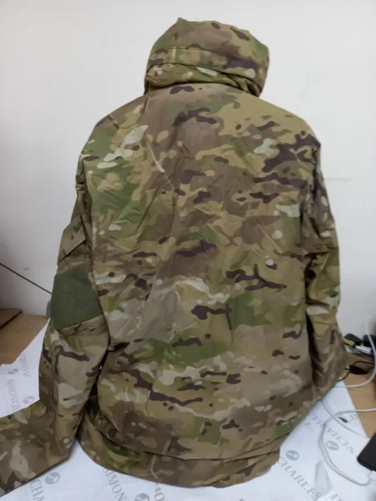 Lot 4734: KEELA LONG SLEEVE ZIP COAT IN CAMO - LARGE - 4592346 | Simon ...