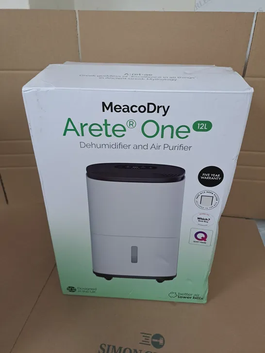 Lot 1: BOXED MEACO DRY ARETE ONE 12L DEHUMIDIFIER AND AIR PURIFIER ...