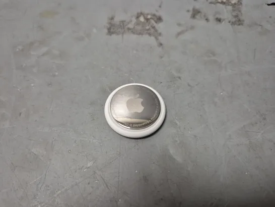 Lot 67: APPLE AIR TAG - 5267255 | Simon Charles Auctioneers