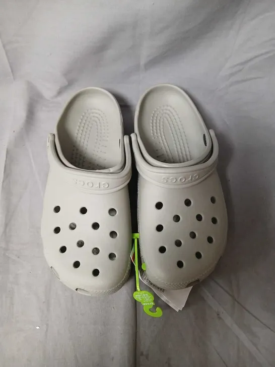Lot 45: CROCS CLASSIC KIDS CLOGS – LIGHT GREY (10001-1LM) - 5351120 | Simon Charles Auctioneers