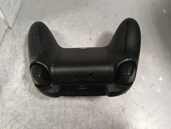 Lot 3344: BOXED XBOX WIRELESS CONTROLLER - 4982189 | Simon Charles ...