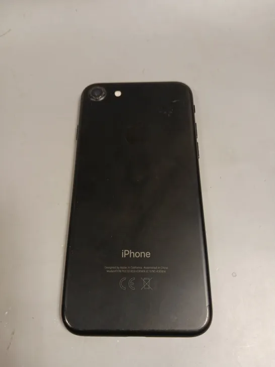Lot 4501: APPLE IPHONE 7 SMARTPHONE - A1778 - 4699233 | Simon Charles ...