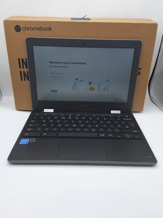 Lot 2493: ASUS CHROMEBOOKI INTEL INSIDE LAPTOP IN DARK GREY - C214M ...