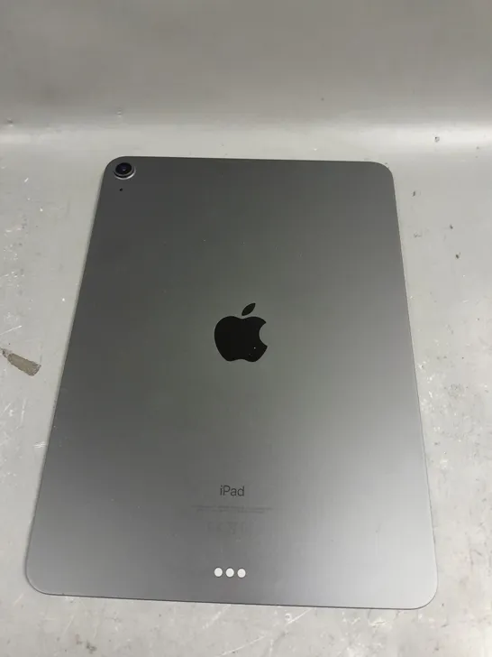 Lot 3027: APPLE IPAD AIR TABLET - A2316 - 4871872 | Simon Charles ...