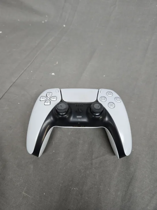Lot 6040: SONY PLAYSTATION 5 DUAL SENSE CONTROLLER - 5004994 | Simon ...