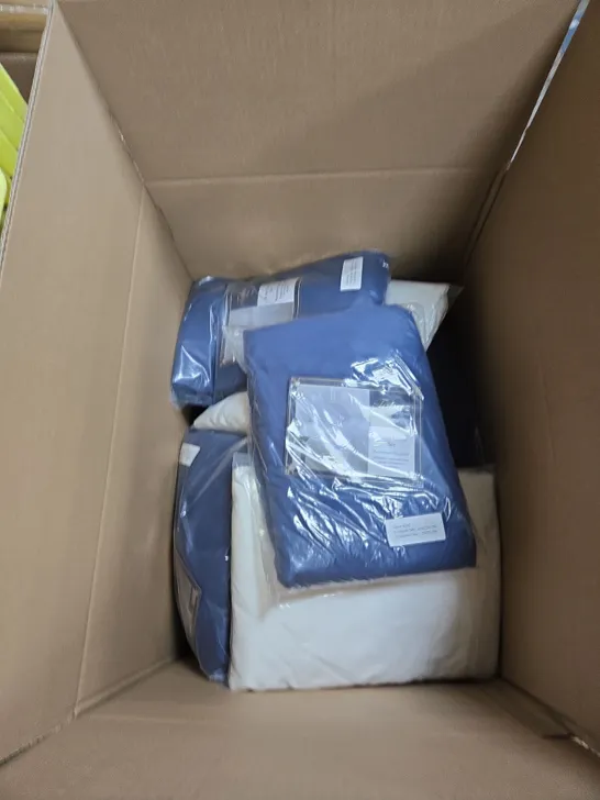 Lot 1092: APPROXIMATELY 20 TOPAZ DUVET COVER SETS - ASSORTED COLOURS ...