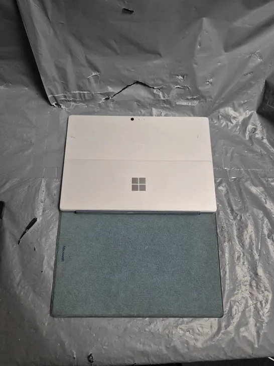 Lot 2812: MICROSOFT SURFACE PRO TABLET - 1796 MODEL - 5236631 | Simon ...