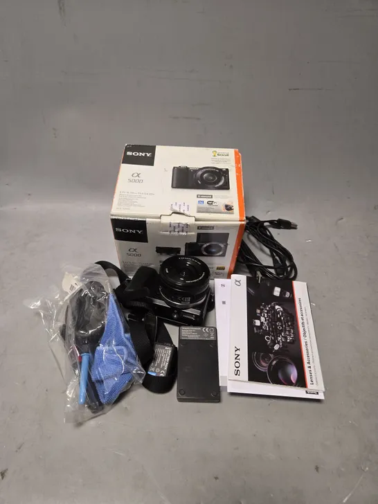 Lot 3700: BOXED SONY POWER ZOOM LENS KIT DIGITAL CAMERA - 5159967 ...