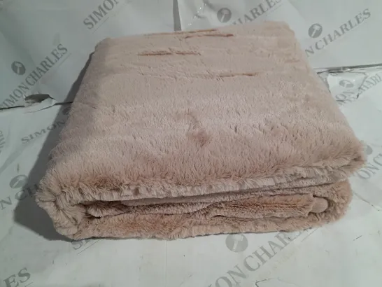 Lot 69: COZEE HOME VELVETSOFT HEATED THROW IN PINK - 4559165 | Simon ...