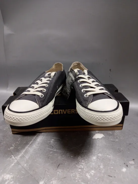 Lot 427: BOXED PAIR OF CONVERSE THUNDER CLASSIC TRAINERS IN BLACK - 7 ...