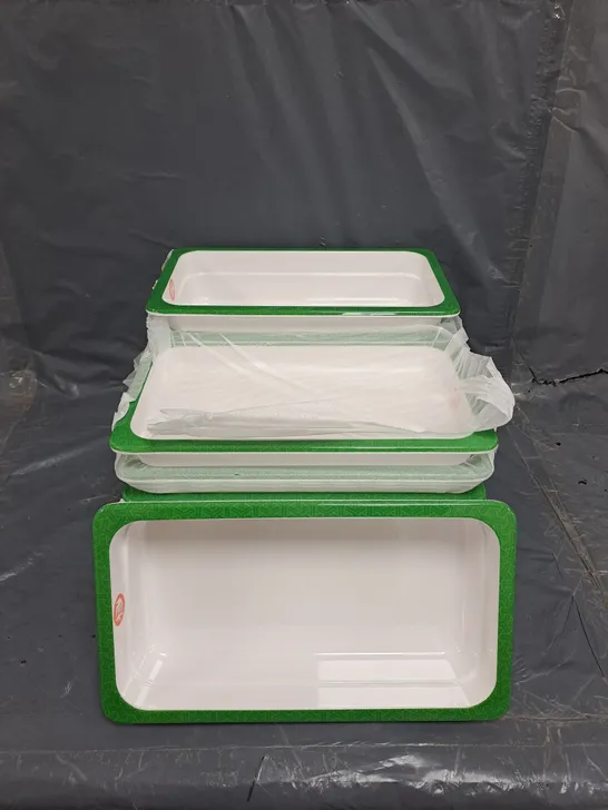 Lot 3642: BOX OF 10 SERVING DISHES IN GREEN/WHITE APPROX 32X18X6CM ...