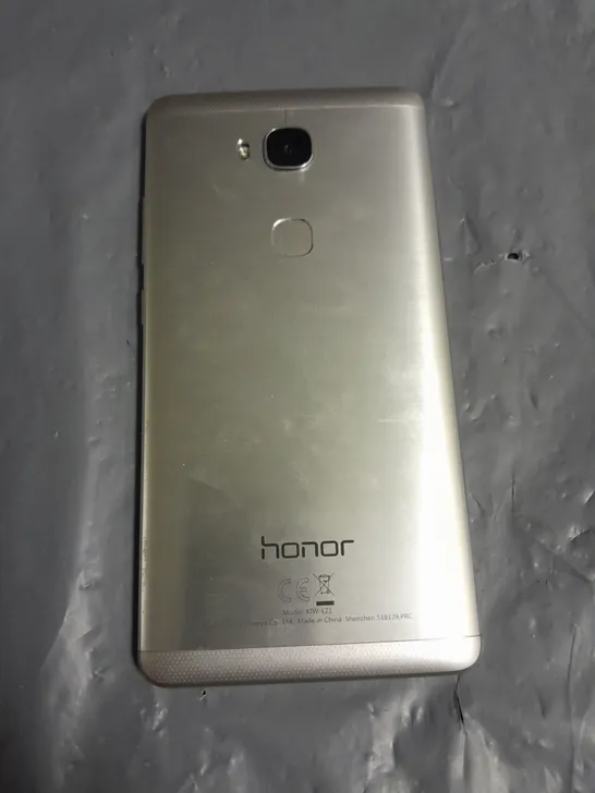 Lot 9049: HONOR MOBILE PHONE IN SILVER - KIW-L21 - 5138733 | Simon ...