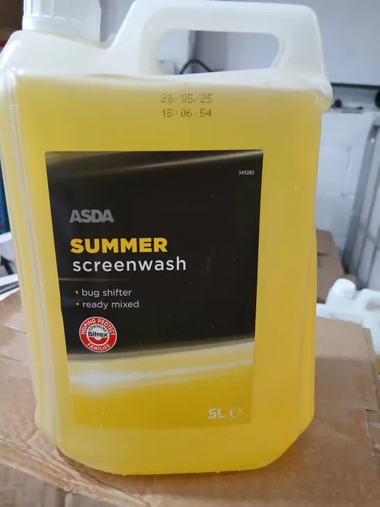 Lot 46: PALLET OF APPROXIMATELY 120 TUBS OF SUMMER SCREEN WASH 5L ...