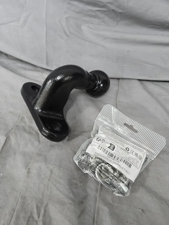 Lot 2117: TOW BALL HITCH MOUNT WITH BOLTS - 5368990 | Simon Charles ...