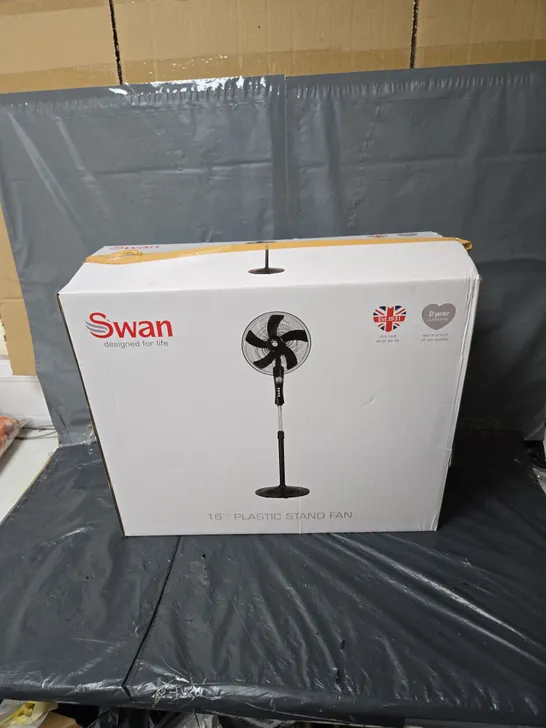 Lot 2256: BOXED SWAN FREESTANDING STAND FAN - 5262664 | Simon Charles ...