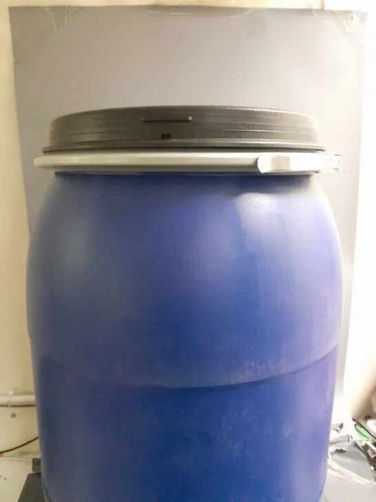 Lot 4503: BOXED UNBRANDED HEAVY DUTY PLASTIC BARREL WITH CLASP LID ...