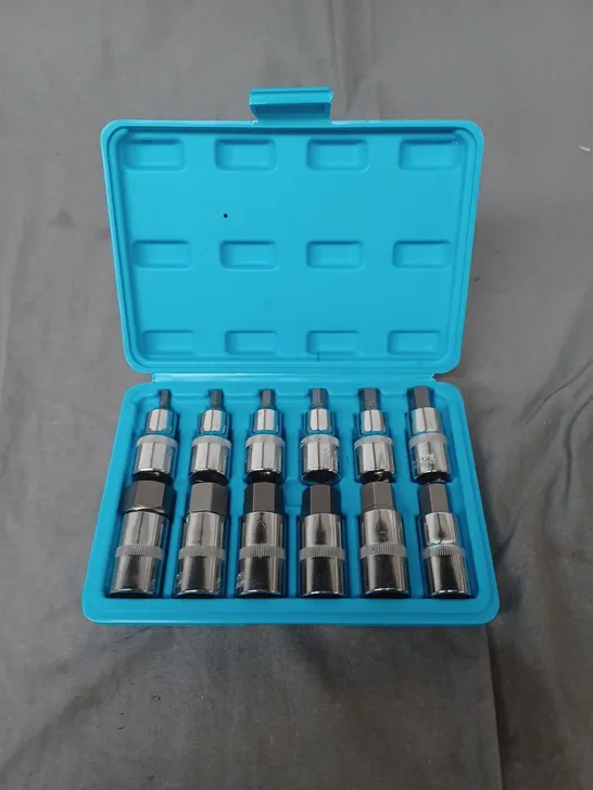Lot 5015: 12 PIECE SOCKET SET WITH CASE - 5130200 | Simon Charles ...