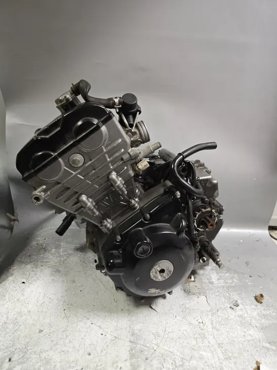 Lot 5021: SUZUKI ENGINE FOR MOTOBIKE - MODEL UNSPECIFIED - COLLECTION ...