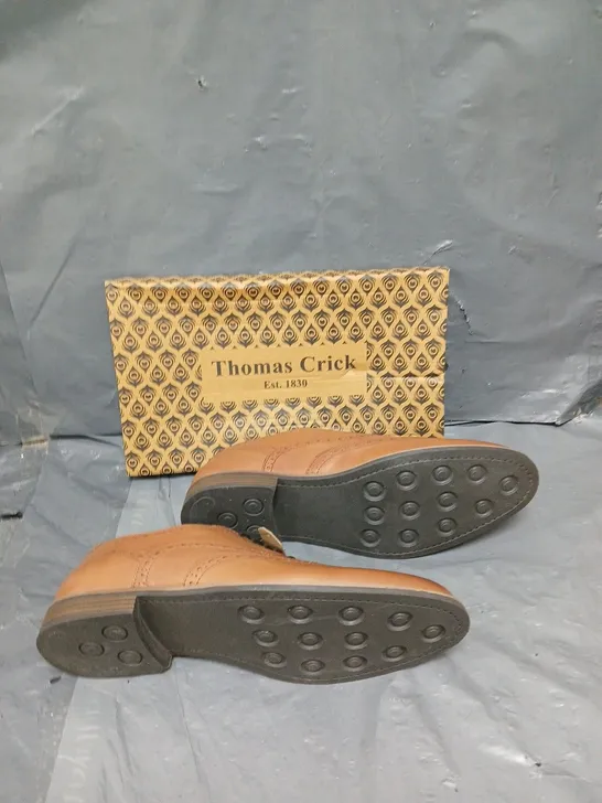 Lot 2097: BOXED PAIR OF THOMAS CRICK CARDEW TAN UK 11 - 5143738 | Simon ...