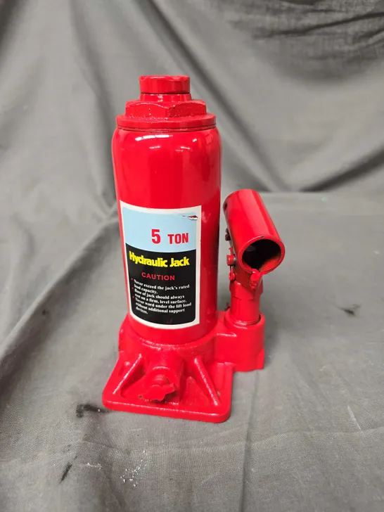 Lot 7905: 5 TON HYDRAULIC JACK - 5200968 | Simon Charles Auctioneers