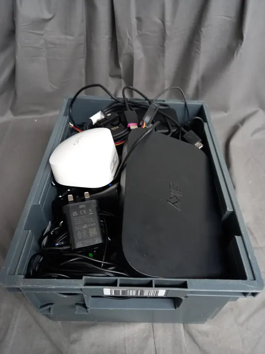 Lot 7048: LARGE QUANTITY OF ASSORTED ELECTRICAL PRODUCTS AND ...