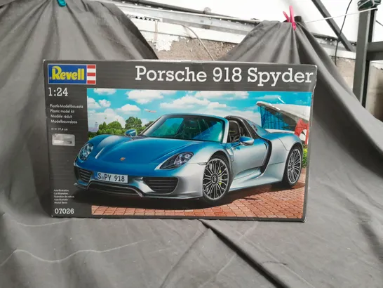 Lot 7447: REVELL 1:24 PORSCHE 918 SPYDER LASTIC MODEL KIT - 4983568 ...