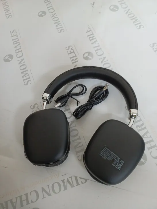 Lot 674: TYPO WIRELESS HEADPHONES - 4614162 | Simon Charles Auctioneers