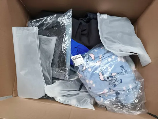 Lot 362: APPROXIMATELY 25 ASSORTED CLOTHING ITEMS IN VARIOUS SIZES ...