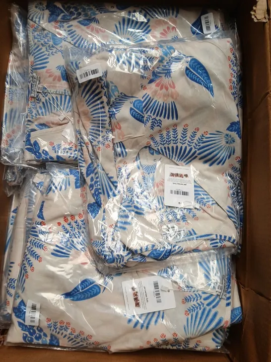 Lot 3568: APPROXIMATELY X10 TAMSY BIRD PRINT DRESS IN ECRU/BLUE ONE ...