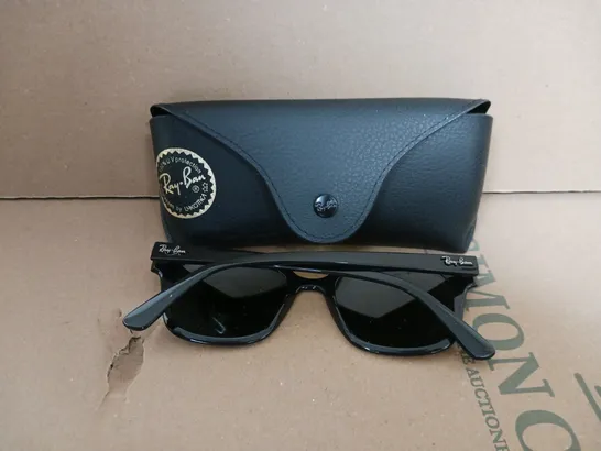Lot 4604: RAY BAN SQUARED SUNGLASSES - 4943416 | Simon Charles Auctioneers
