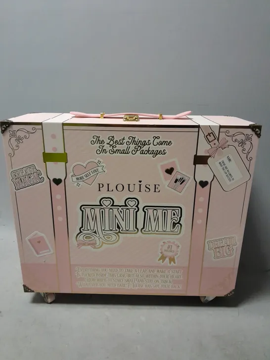Lot 9001: BOXED PLOUISE MINI ME COLLECTION SUITCASE - 5098191 | Simon ...