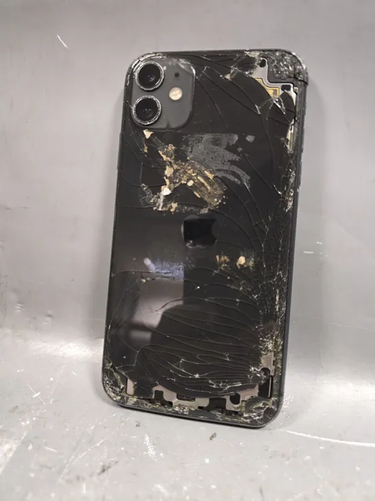 Lot 8045: APPLE IPHONE - MODEL UNSPECIFIED - 5189548 | Simon Charles ...