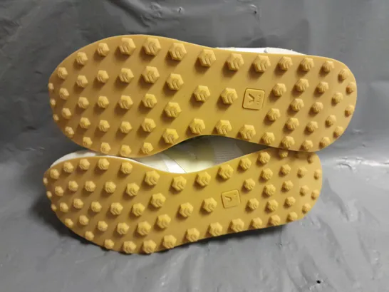 Lot 2023: VEJA RIO BRANCO WHITE TRAINERS - UK 8 - 5143616 | Simon ...