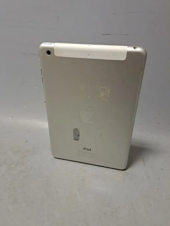 Lot 7029: APPLE IPAD A1490 - 5078054 | Simon Charles Auctioneers